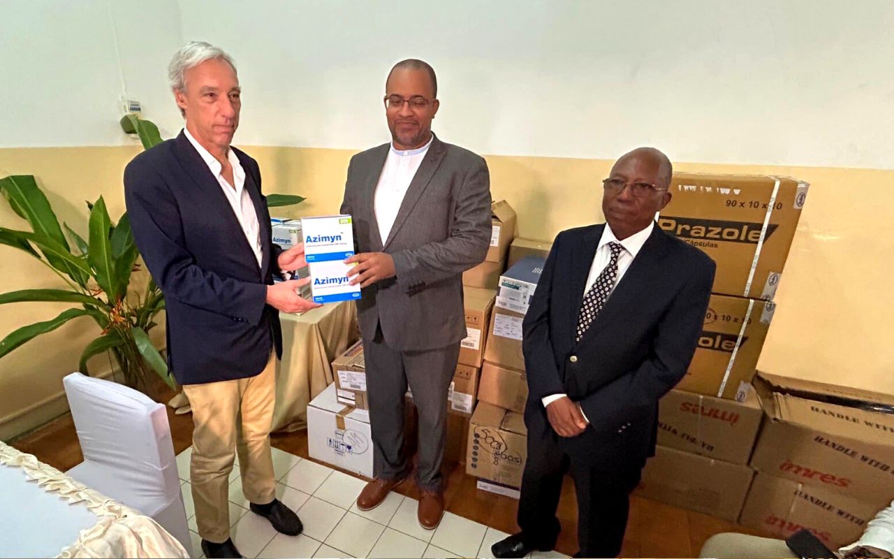 Saúde para Todos: Ministro dos Negócios Estrangeiros de Portugal entrega medicamentos no ...